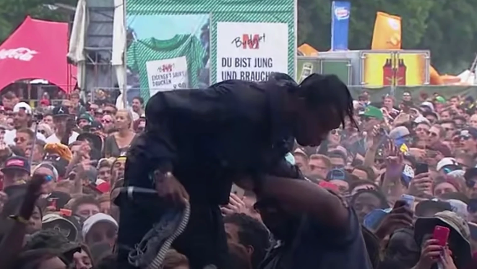 Travis-Scott – The Savage Nation