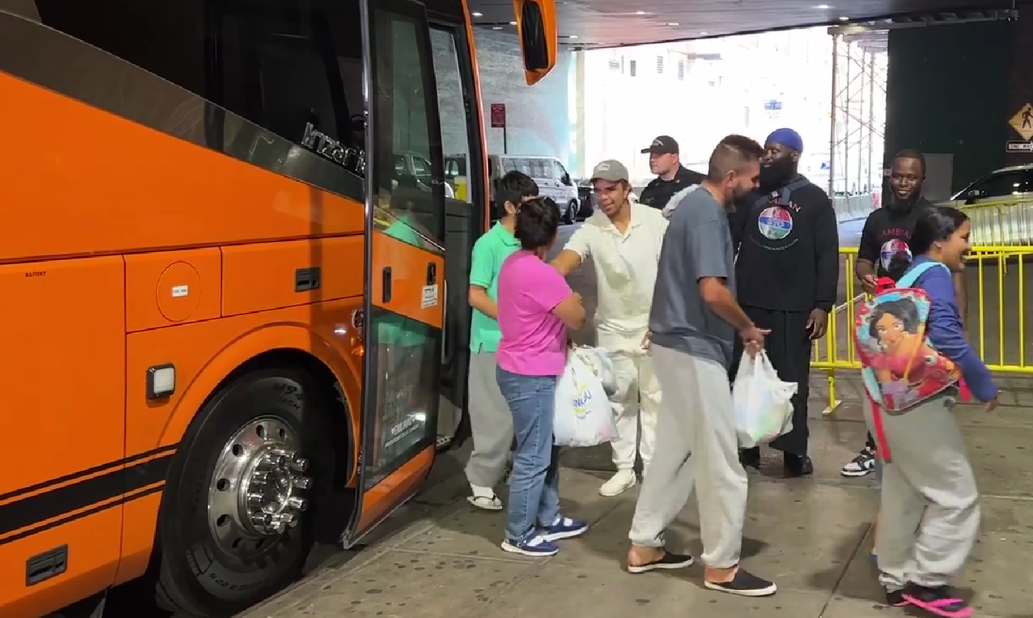 The Savage Nation – MichaelSavage.com – Bus